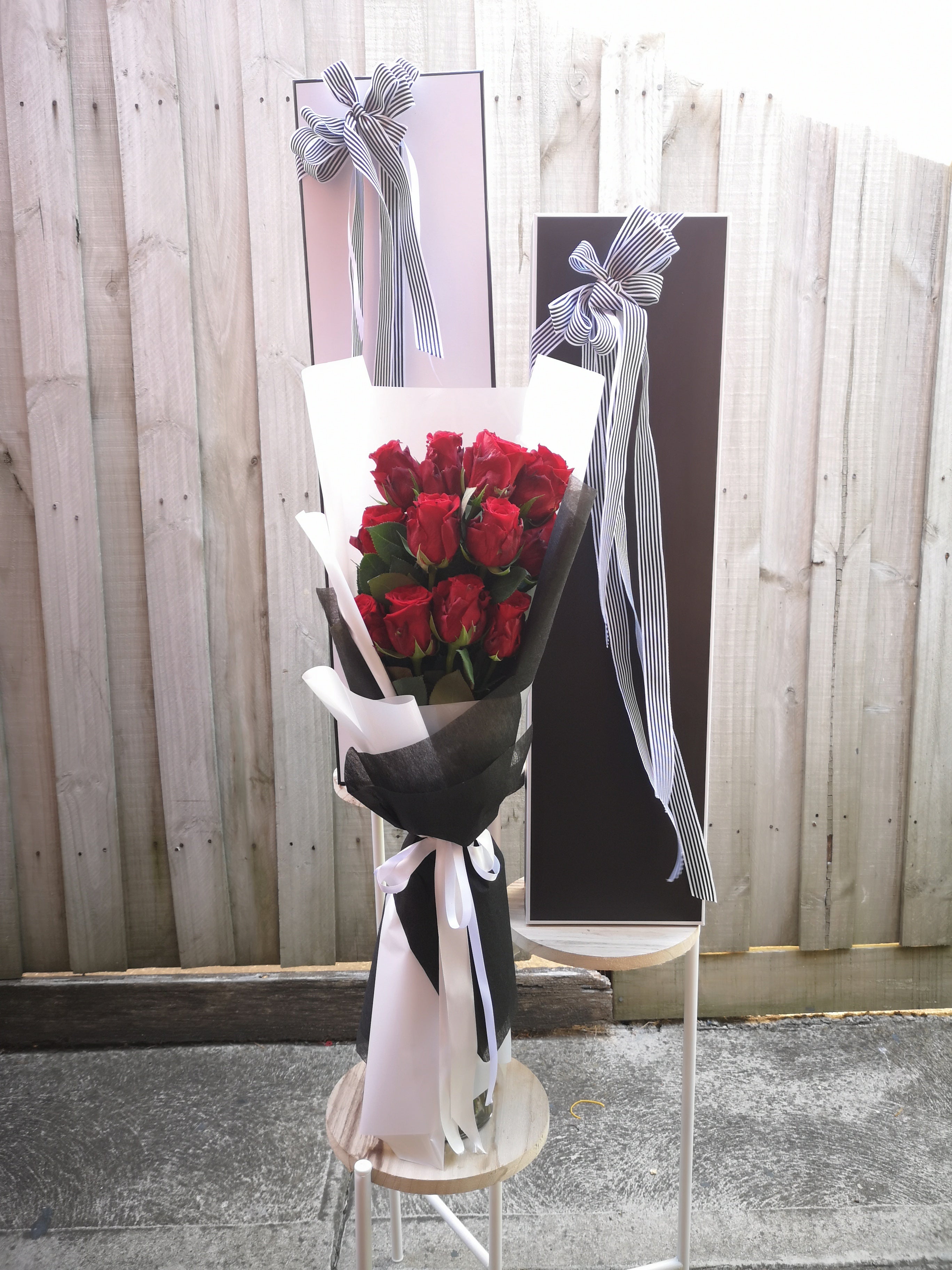 Exquisite box rose – Bentleigh Florist