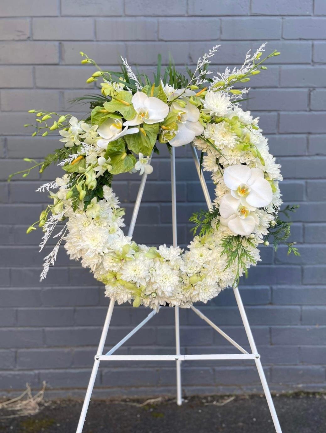 Premium medium wreath – Bentleigh Florist